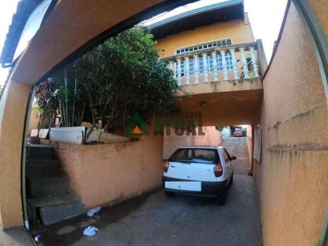 Sobrado com 04 quartos sendo 01 suíte na região central de Londrina