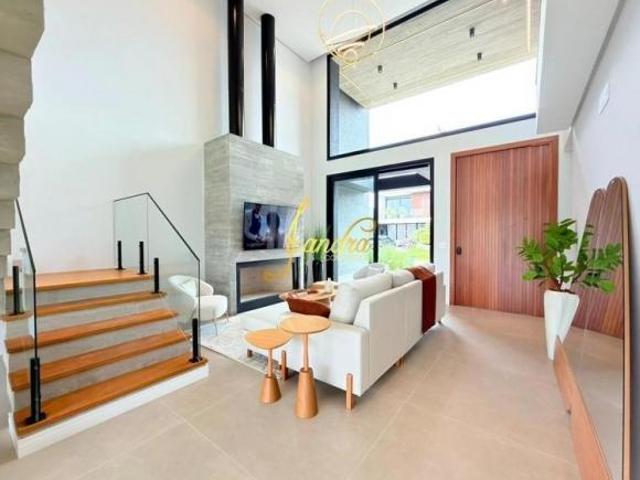 Sobrado com 04 suítes, 220m² mobiliado e decorado