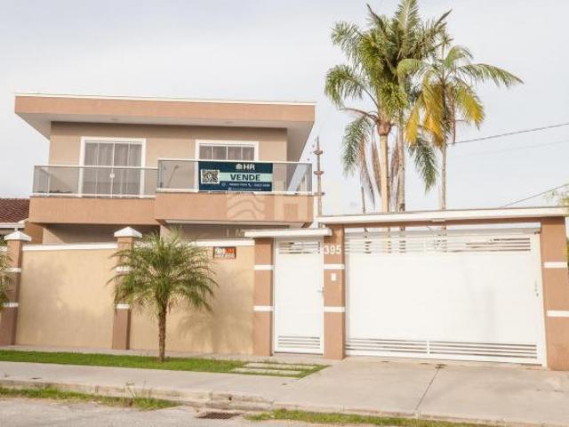 Sobrado com 04 suítes e 06 vagas de garagem no Bai