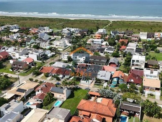 Sobrado com 04 suítes no Atami Norte