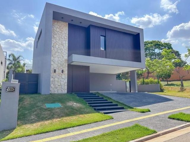 Sobrado com 05 suítes, 380m² à venda no Alphaville Araguaia Goiânia GO