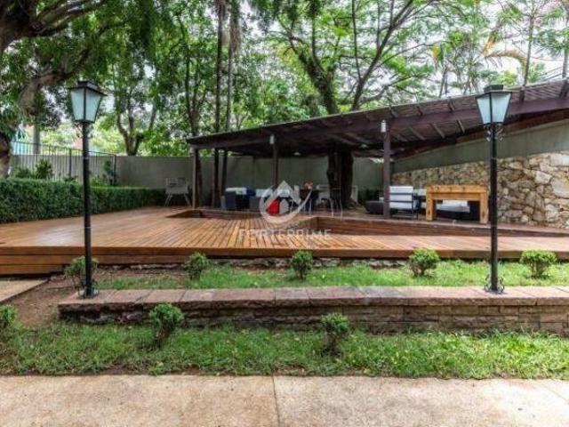 Sobrado com 13 quartos à Venda, Vila Nova Conceição São Paulo