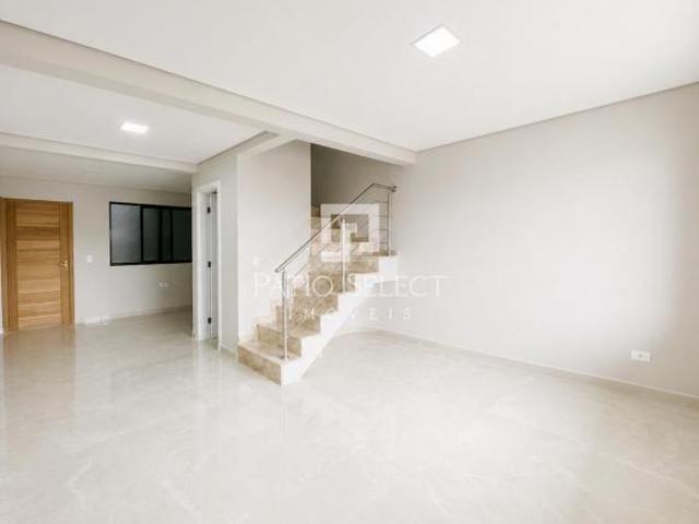 Sobrado com 109.96 m², 3 quartos sendo 1 suíte à venda no bairro Umbará