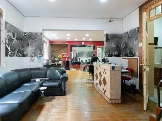Sobrado com 11 quartos. 4 suítes, 10 banheiros, 2 vagas, à venda, 400 m², Bela Vista próximo met