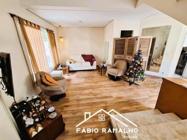 Sobrado com 129m², 3 dormitórios, suíte, e 2 vagas de garagens. Jardim Marajoara