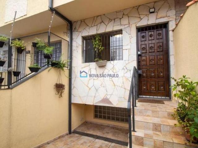 Sobrado com 130m² sendo 3 dormitórios sala cozinha 4 banheiros área de serviço 1 vaga de garagem