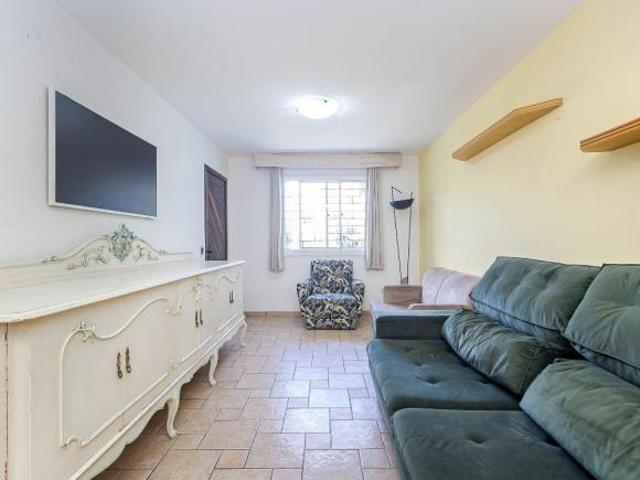 Sobrado com 140m² no bairro Bacacheri