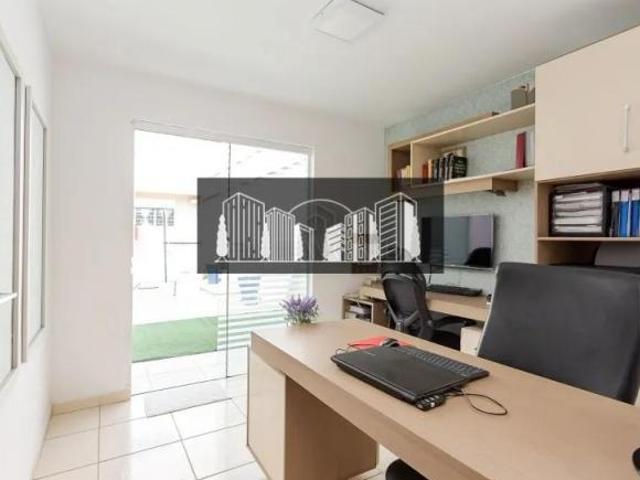 Sobrado com 168m² no Parque Colonial