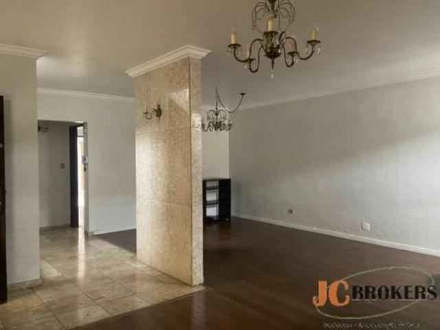 Sobrado com 176m² de área útil, 3 dormitórios sendo 1 suíte, 5 vagas