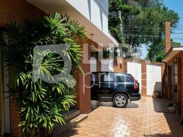 Sobrado com 180 m², 3 dormitórios e 5 vagas á venda no Jardim França