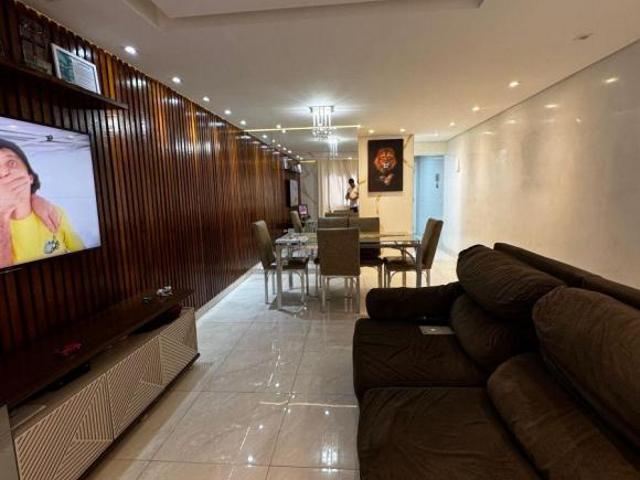 Sobrado com 180 m² e 3 quartos à venda em Vila Rica