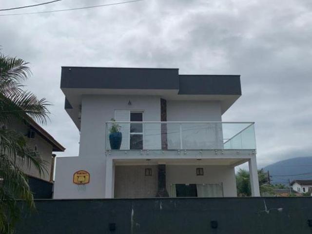 sobrado com 182 metros quadrados, 3 dorm. 1 suite, piscina e churrasqueira