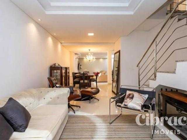 Sobrado com 190m² no Bacacheri