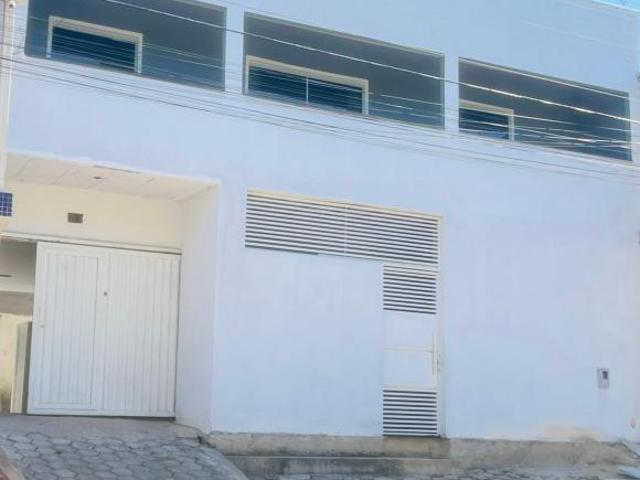 Sobrado com 1 apartamento e 2 casas