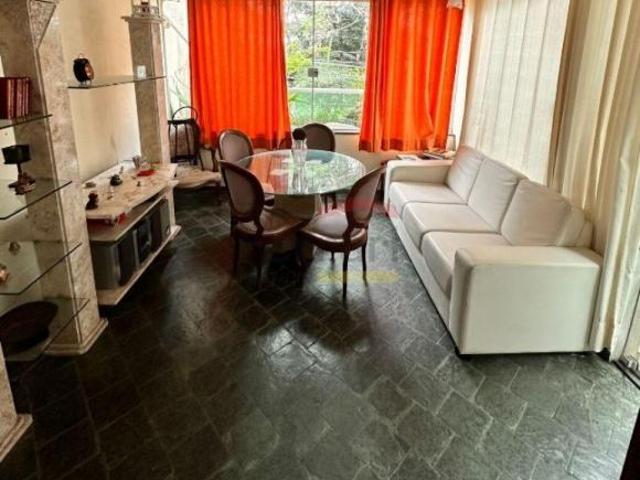 Sobrado com 200 m² com 3 quartos, 2 vagas na vila Irmãos Arnoni