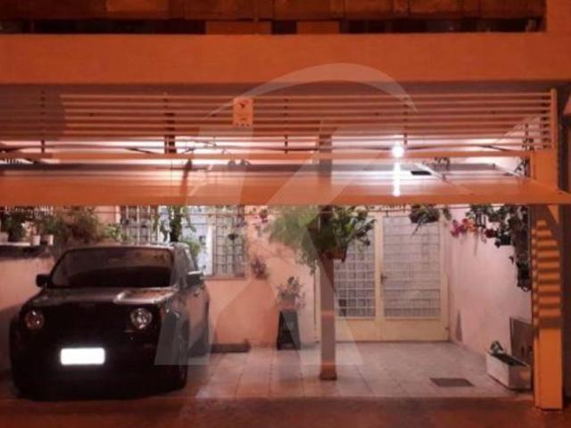 Sobrado com 200 metros 5 dormitórios, sala, 3 vagas, na Vila Nivi