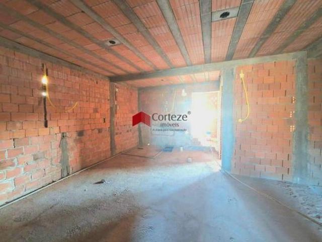 Sobrado com 200m² 3 quartos, à venda, no bairro Sítio Cercado em Curitiba