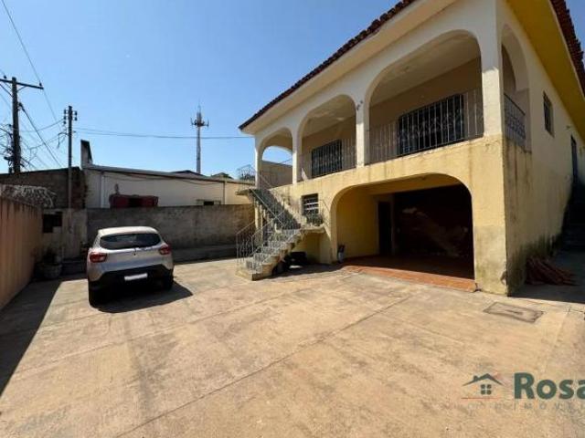 Sobrado com 202, 95m² com ótima localização no bairro Lixeira em Cuiabá