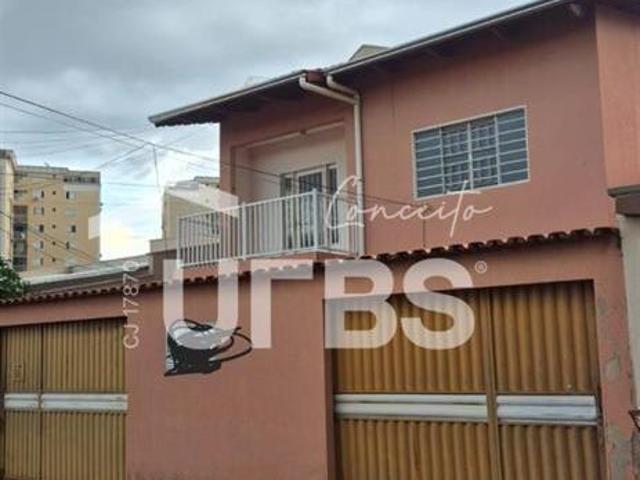 Sobrado com 212m² no Goiânia 2: Espaço Ideal para Morar e Oportunidade de Renda Extra!