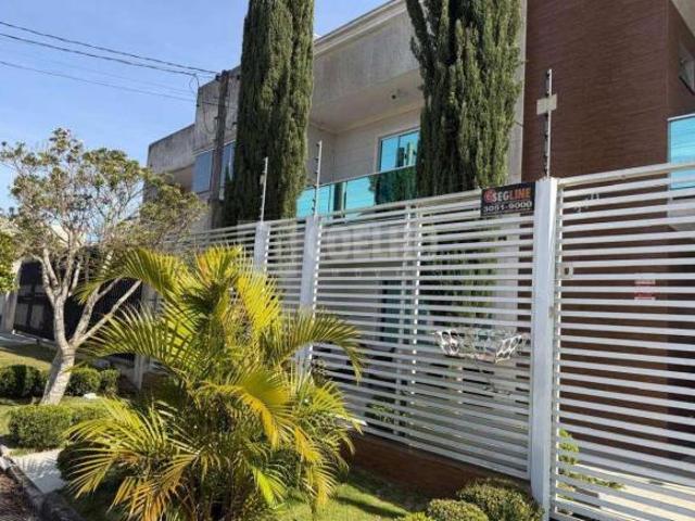 Sobrado com 213m² à venda com 4 quartos, 1 suíte, energia solar e espaço gourmet no bairro Costeira