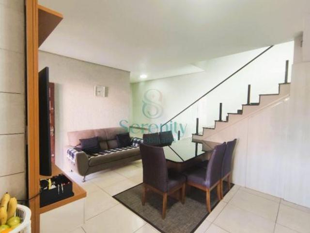 Sobrado com 215m2 a venda na Residencial Quadra Norte em Londrina/PR