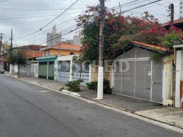 Sobrado com 217m2, 2 suítes uma com banheira em ótima localização em Veleiros