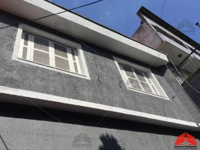 Sobrado com 220m² a venda na mooca, tendo em seu terreno com 3 casas, 3 quartos, 1 banheiro, lavande
