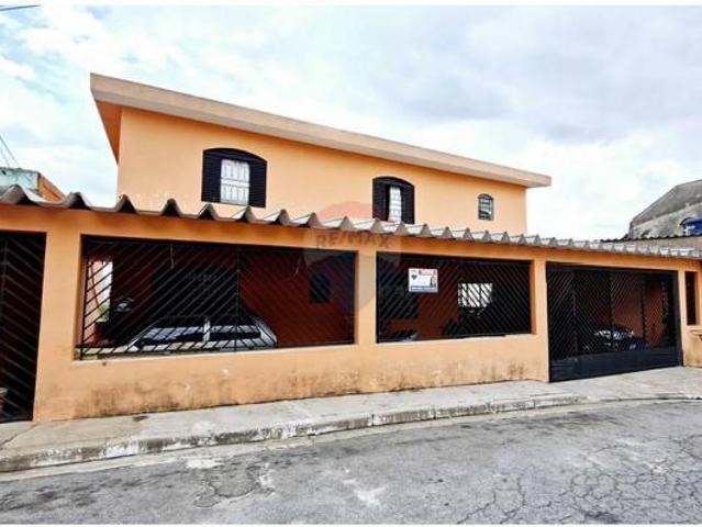 Sobrado com 226m2, 3 Quartos sendo 1 suíte, no bairro do Limão