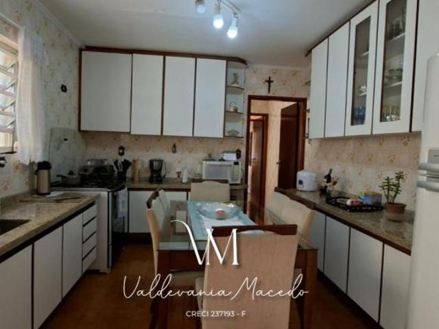 Sobrado com 228m² no bairro Vila Pires, em Santo André