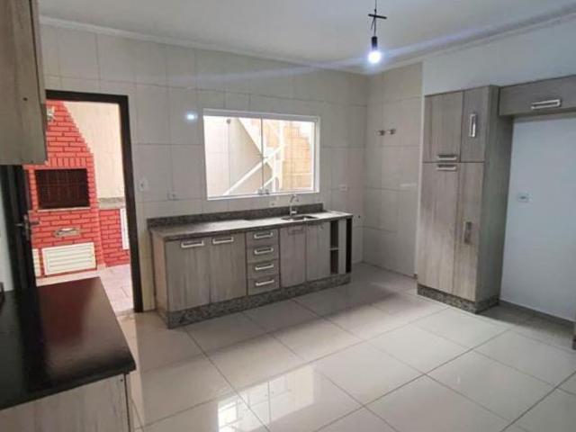 Sobrado com 230m², 3 suítes e 4 vagas Campestre/ Santo André