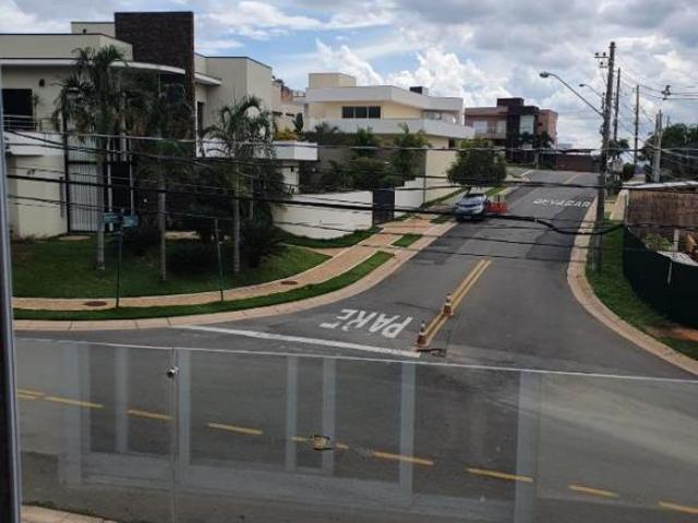 Sobrado com 240 m2 de construção no Condomínio Swiss Park em Campinas!