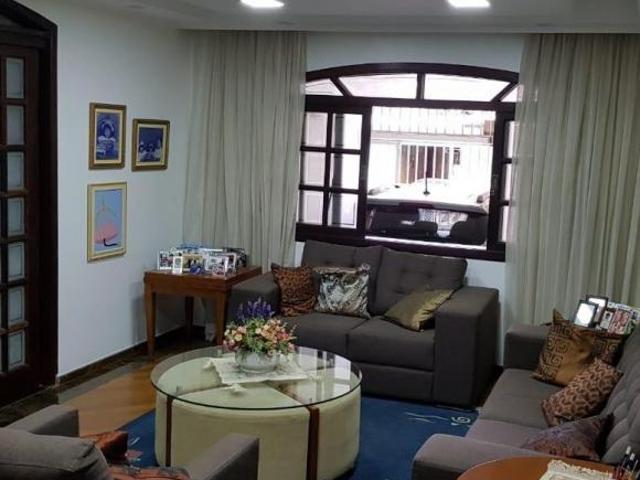 Sobrado com 240m² localizado no Bairro Santa Maria em Santo André/SP