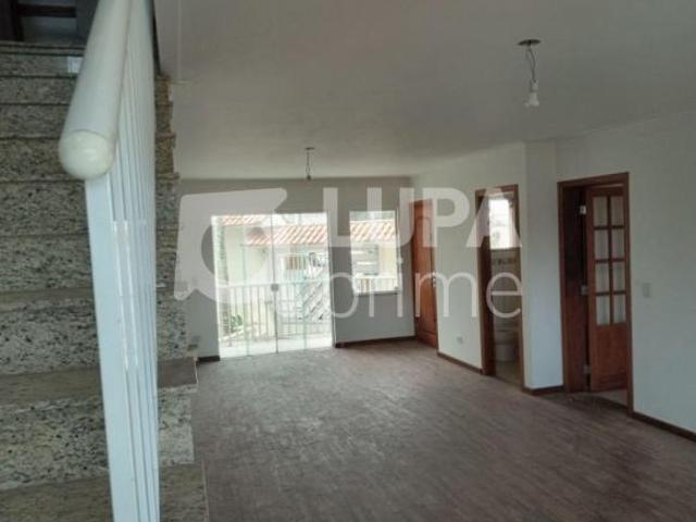 Sobrado com 243 m² na Vila Irmãos Arnoni para venda