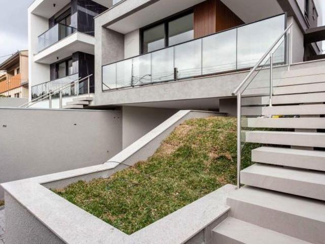Sobrado com 245 m² e 4 quartos à venda no Vista Alegre