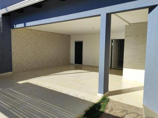 Sobrado com 247 m² com 03 suítes no Residencial Monte Cristo em Trindade