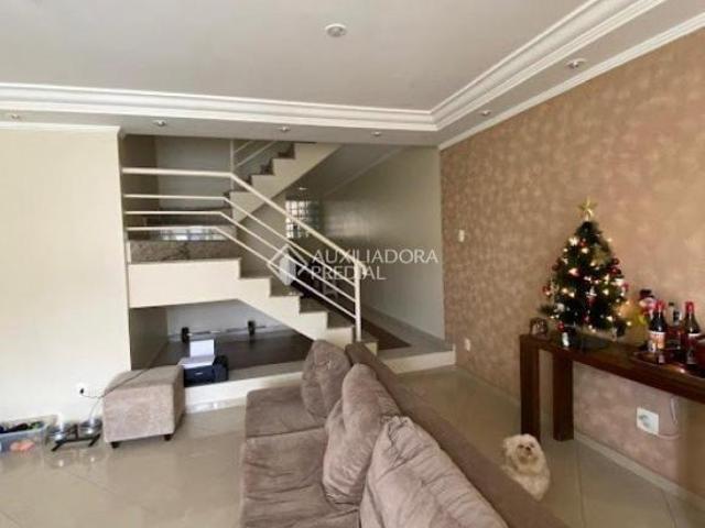Sobrado com 250 m2 de área construída