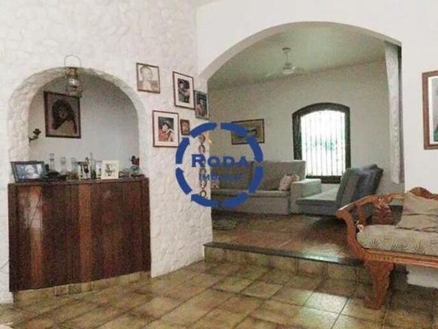 Sobrado com 250 m², 3 dormitórios e quintal amplo no Campo Grande