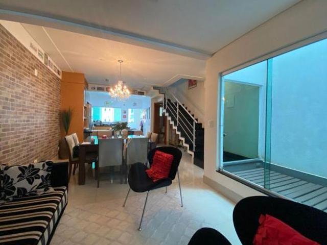 Sobrado com 251m², 3 suíte, 4 vagas e área gourmet Porteira Fechada