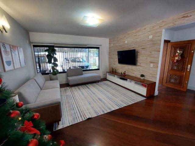 Sobrado com 255m², 3 dormitórios 1 suíte, 5 vagas e área gourmet Assunção