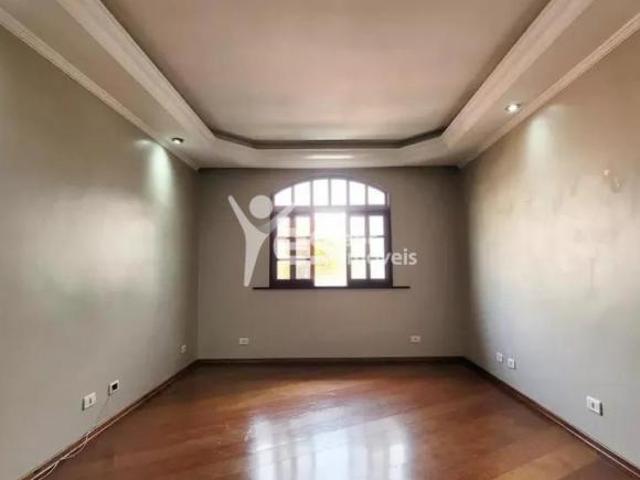Sobrado com 268m² de A.C 3 dormitórios, 1 suíte, 4 banheiros, 6 vagas Parque