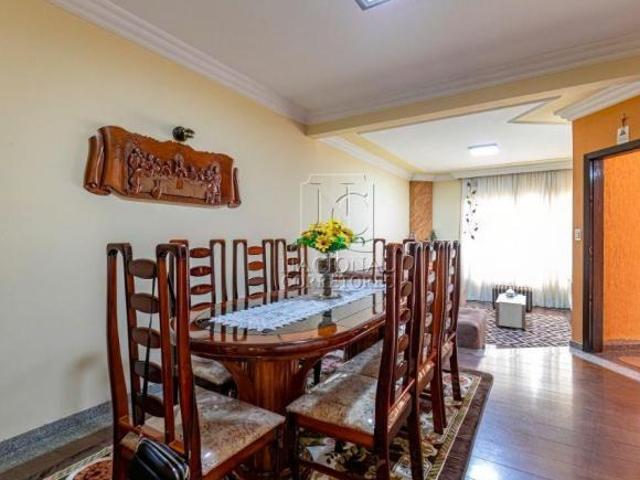 Sobrado com 271m² à venda na Vila Camilópolis – 3 dormitórios, lareira e área gourmet