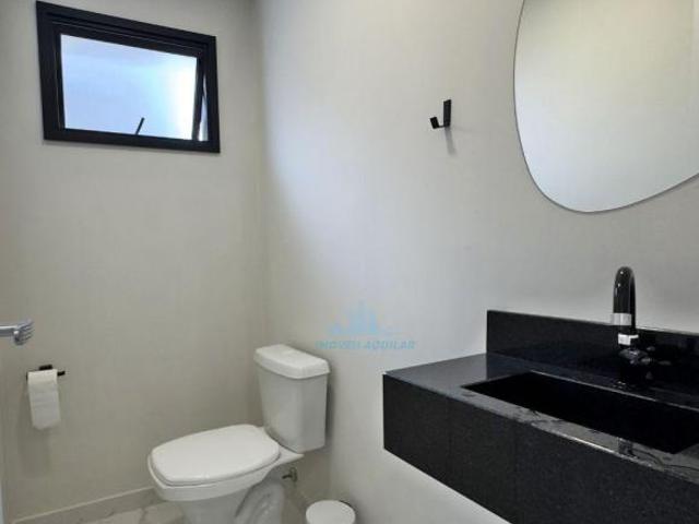 Sobrado com 272m2 em condomínio fechado ao lado do Condor Campo Comprido!