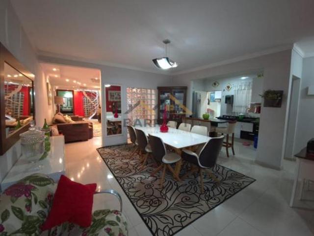 Sobrado com 280 m2 de área util, 175 m2 terreno, 3 suites, 4 banheiros, 3 vagas