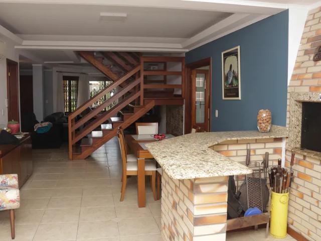 Sobrado com 287 metros Intercap Porto Alegre RS