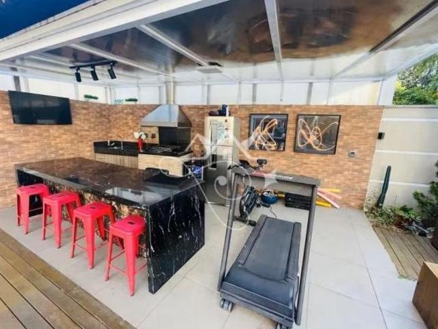 Sobrado com 297m² na Vila Santo Antônio Valinhos