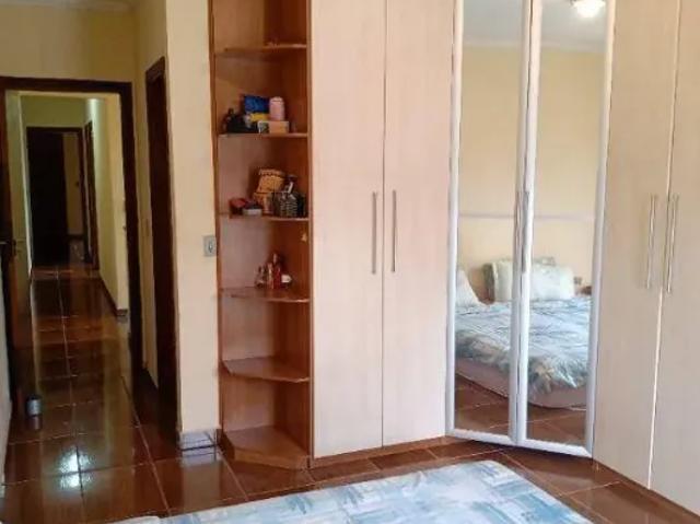 Sobrado com 2 moradias ideal. Para duas família
