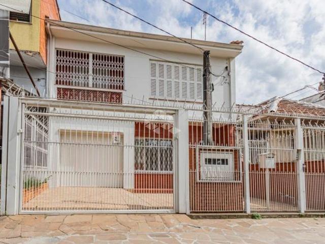 Sobrado com 2 apartamentos no Bairro São Geraldo