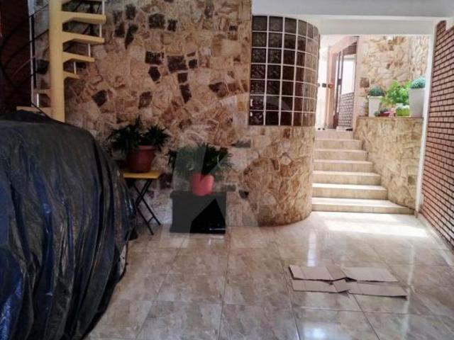 Sobrado com 2 Casas e 5 Quartos