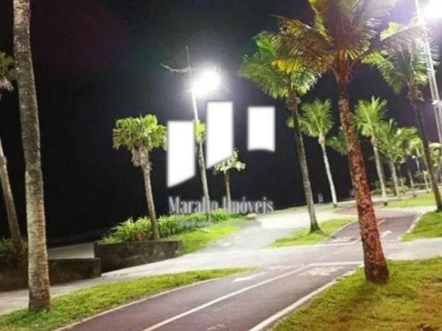Sobrado com 2 dorm a 200 metros da Praia em Praia Grande SP