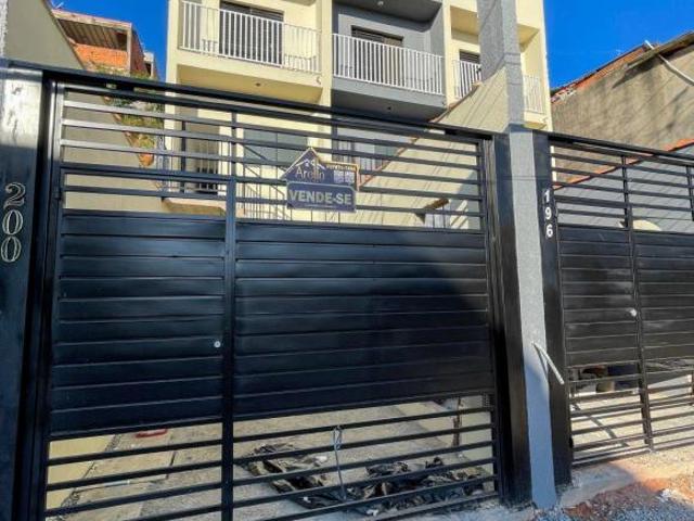 Sobrado com 2 dormitórios no JD Vassouras Francisco Morato, 1 vaga, Próximo à escolas, supermercad